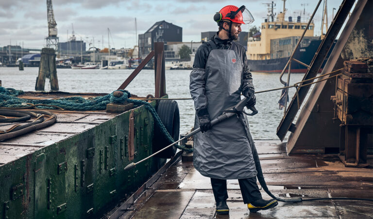 Protective clothing for water jetting | TST Sweden